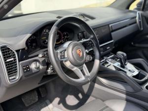 Melns Porsche Cayenne 2018 Viļņa, ar dzinēja tilpumu 3.00 L un nobraukumu 180 tūkst. km par 40399 €, foto 8 vietnē AUTOMOTO.COM.LV