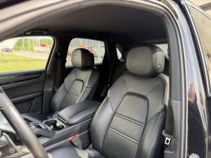 Melns Porsche Cayenne 2018 Viļņa, ar dzinēja tilpumu 3.00 L un nobraukumu 180 tūkst. km par 40399 €, foto 9 vietnē AUTOMOTO.COM.LV
