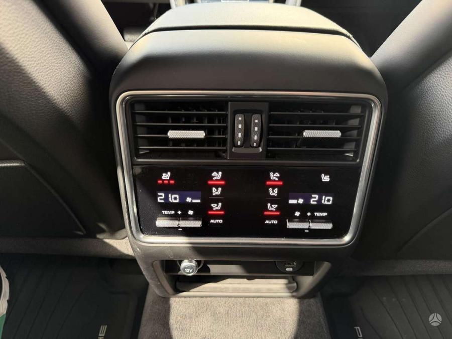 Melns Porsche Cayenne 2018 Viļņa, ar dzinēja tilpumu 3.00 L un nobraukumu 180 tūkst. km par 40399 €, foto 13 vietnē AUTOMOTO.COM.LV