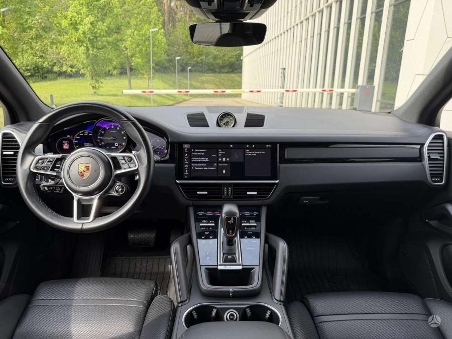 Melns Porsche Cayenne 2018 Viļņa, ar dzinēja tilpumu 3.00 L un nobraukumu 180 tūkst. km par 40399 €, foto 14 vietnē AUTOMOTO.COM.LV