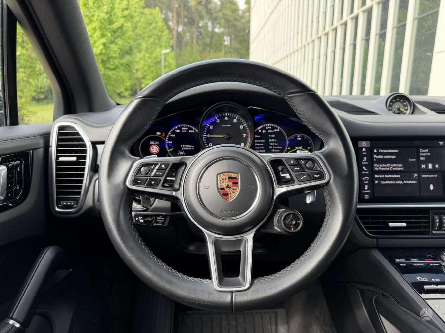 Melns Porsche Cayenne 2018 Viļņa, ar dzinēja tilpumu 3.00 L un nobraukumu 180 tūkst. km par 40399 €, foto 15 vietnē AUTOMOTO.COM.LV