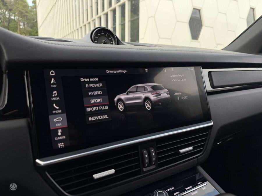 Melns Porsche Cayenne 2018 Viļņa, ar dzinēja tilpumu 3.00 L un nobraukumu 180 tūkst. km par 40399 €, foto 19 vietnē AUTOMOTO.COM.LV