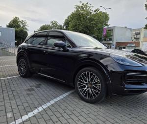 Black Porsche Cayenne 2018 in Kaisiadorys, with an engine capacity of 2.89 L and mileage of 184 thousand km for 40000 €, photo  on AUTOMOTO.COM.LV