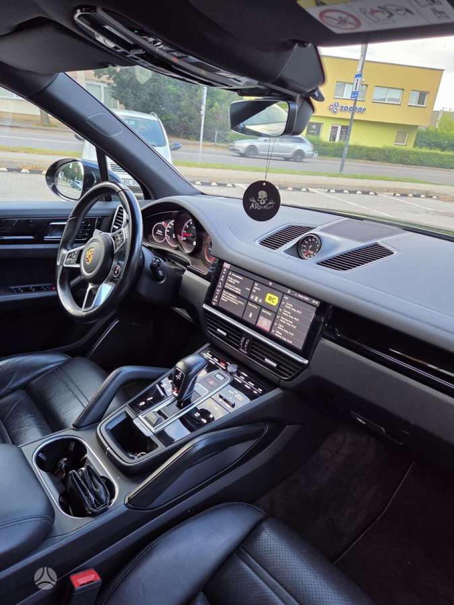 Black Porsche Cayenne 2018 in Kaisiadorys, with an engine capacity of 2.89 L and mileage of 184 thousand km for 40000 €, photo 10 on AUTOMOTO.COM.LV
