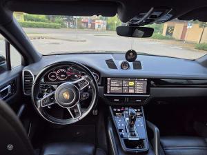 Black Porsche Cayenne 2018 in Kaisiadorys, with an engine capacity of 2.89 L and mileage of 184 thousand km for 40000 €, photo 12 on AUTOMOTO.COM.LV