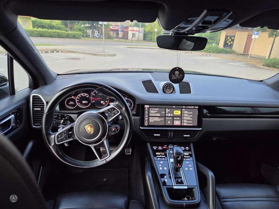 Black Porsche Cayenne 2018 in Kaisiadorys, with an engine capacity of 2.89 L and mileage of 184 thousand km for 40000 €, photo 12 on AUTOMOTO.COM.LV