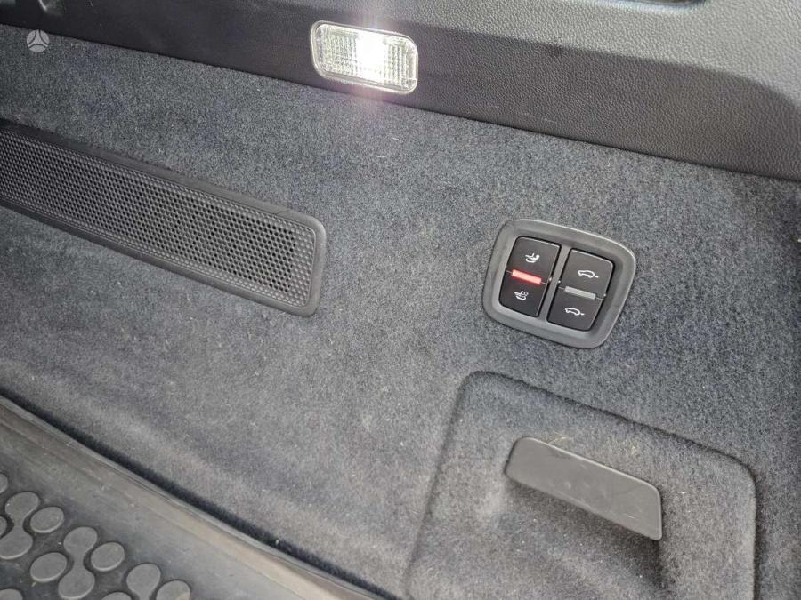 Black Porsche Cayenne 2018 in Kaisiadorys, with an engine capacity of 2.89 L and mileage of 184 thousand km for 40000 €, photo 15 on AUTOMOTO.COM.LV
