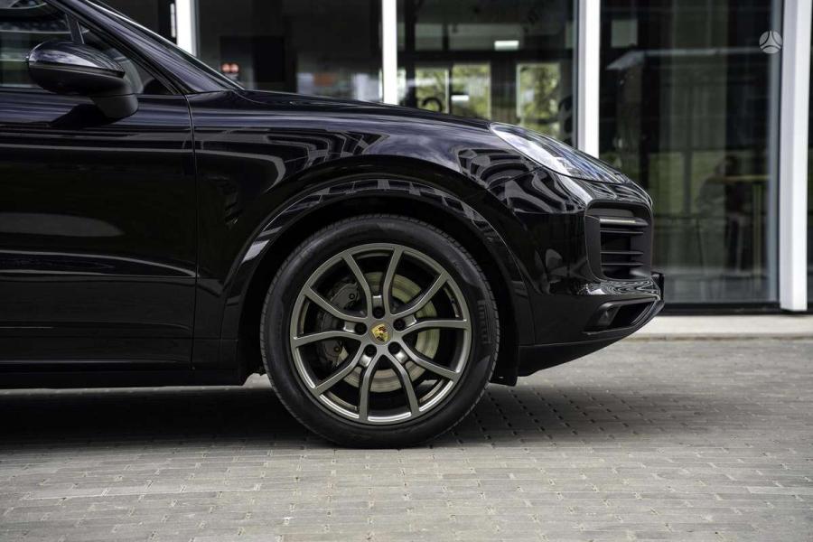 Melns Porsche Cayenne 2018 Viļņa, ar dzinēja tilpumu 2.89 L un nobraukumu 80 tūkst. km par 49500 €, foto 12 vietnē AUTOMOTO.COM.LV