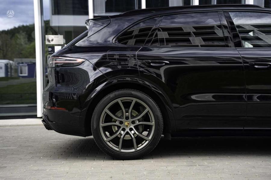 Melns Porsche Cayenne 2018 Viļņa, ar dzinēja tilpumu 2.89 L un nobraukumu 80 tūkst. km par 49500 €, foto 13 vietnē AUTOMOTO.COM.LV