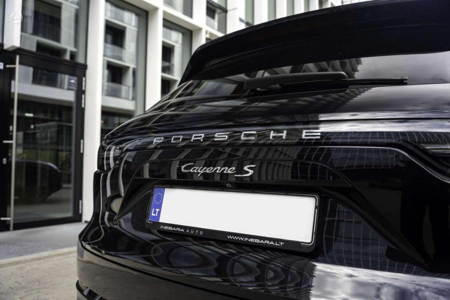 Melns Porsche Cayenne 2018 Viļņa, ar dzinēja tilpumu 2.89 L un nobraukumu 80 tūkst. km par 49500 €, foto 17 vietnē AUTOMOTO.COM.LV