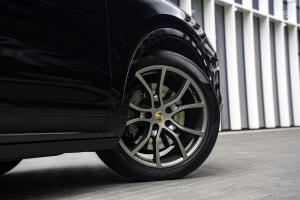 Melns Porsche Cayenne 2018 Viļņa, ar dzinēja tilpumu 2.89 L un nobraukumu 80 tūkst. km par 49500 €, foto 18 vietnē AUTOMOTO.COM.LV