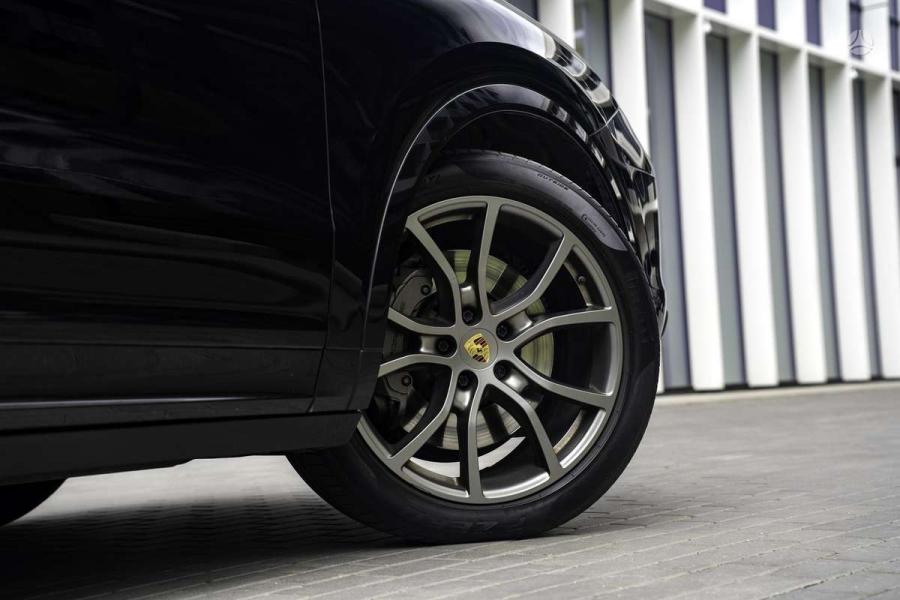 Melns Porsche Cayenne 2018 Viļņa, ar dzinēja tilpumu 2.89 L un nobraukumu 80 tūkst. km par 49500 €, foto 18 vietnē AUTOMOTO.COM.LV