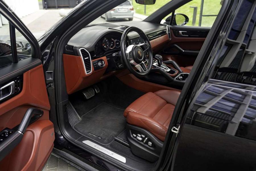 Melns Porsche Cayenne 2018 Viļņa, ar dzinēja tilpumu 2.89 L un nobraukumu 80 tūkst. km par 49500 €, foto 19 vietnē AUTOMOTO.COM.LV