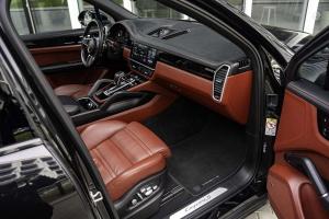 Melns Porsche Cayenne 2018 Viļņa, ar dzinēja tilpumu 2.89 L un nobraukumu 80 tūkst. km par 49500 €, foto 22 vietnē AUTOMOTO.COM.LV