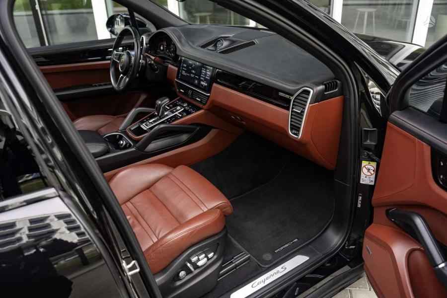 Melns Porsche Cayenne 2018 Viļņa, ar dzinēja tilpumu 2.89 L un nobraukumu 80 tūkst. km par 49500 €, foto 22 vietnē AUTOMOTO.COM.LV