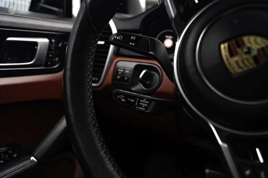 Melns Porsche Cayenne 2018 Viļņa, ar dzinēja tilpumu 2.89 L un nobraukumu 80 tūkst. km par 49500 €, foto 35 vietnē AUTOMOTO.COM.LV