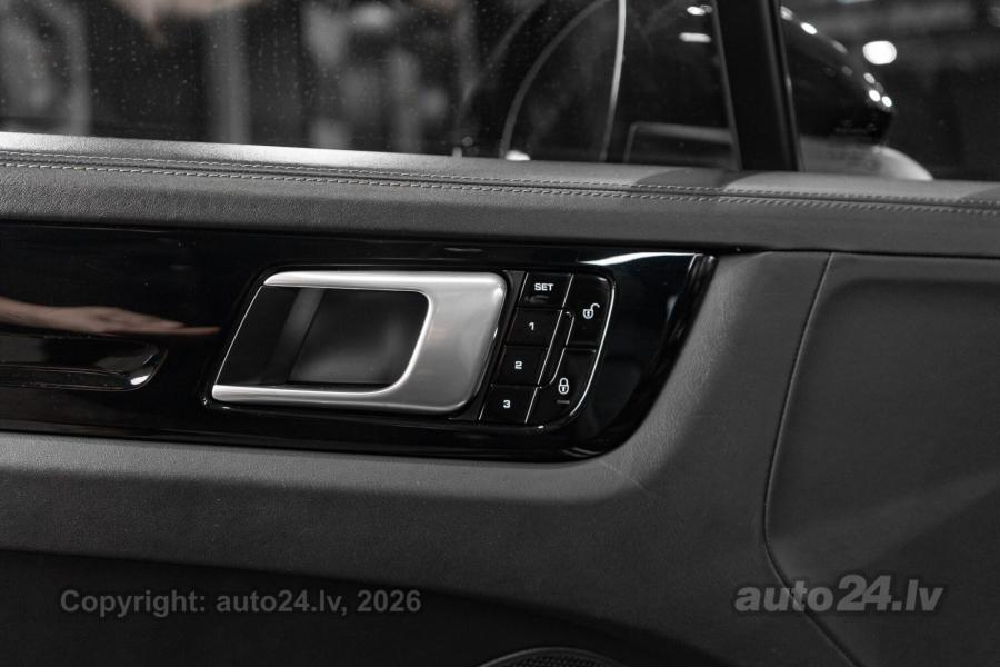 Black Porsche Cayenne 2018 in Riga, with an engine capacity of 2.90 L and mileage of 112 thousand km for 46000 €, photo 16 on AUTOMOTO.COM.LV