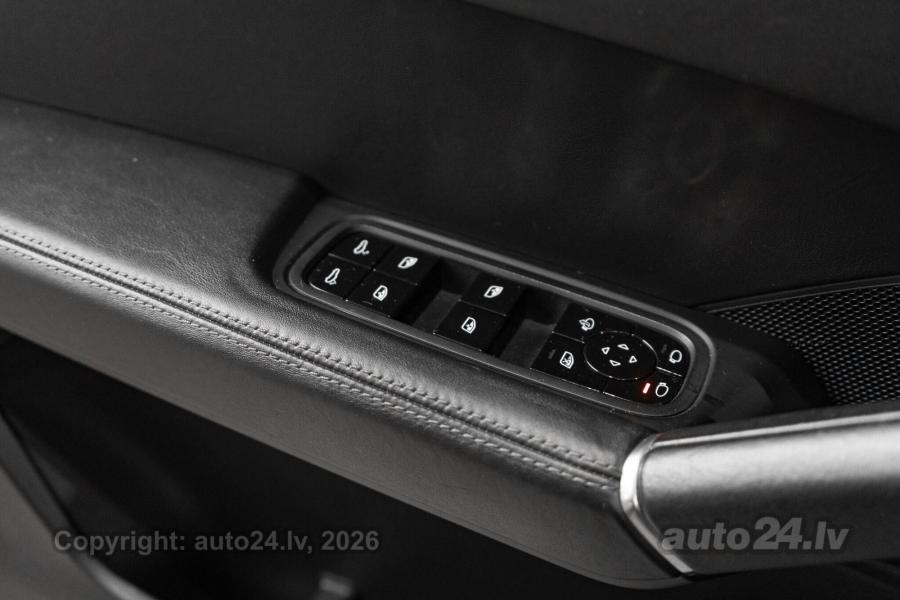 Black Porsche Cayenne 2018 in Riga, with an engine capacity of 2.90 L and mileage of 112 thousand km for 46000 €, photo 17 on AUTOMOTO.COM.LV