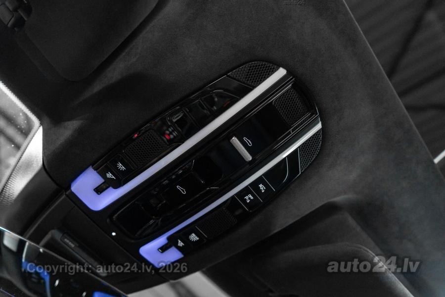 Black Porsche Cayenne 2018 in Riga, with an engine capacity of 2.90 L and mileage of 112 thousand km for 46000 €, photo 24 on AUTOMOTO.COM.LV