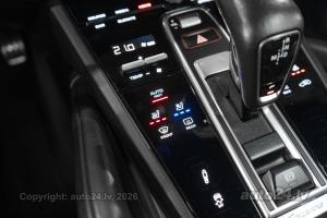 Black Porsche Cayenne 2018 in Riga, with an engine capacity of 2.90 L and mileage of 112 thousand km for 46000 €, photo 28 on AUTOMOTO.COM.LV