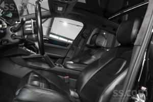 Black Porsche Cayenne 2018 in Riga, with an engine capacity of 2.90 L and mileage of 112 thousand km for 46000 €, photo 9 on AUTOMOTO.COM.LV