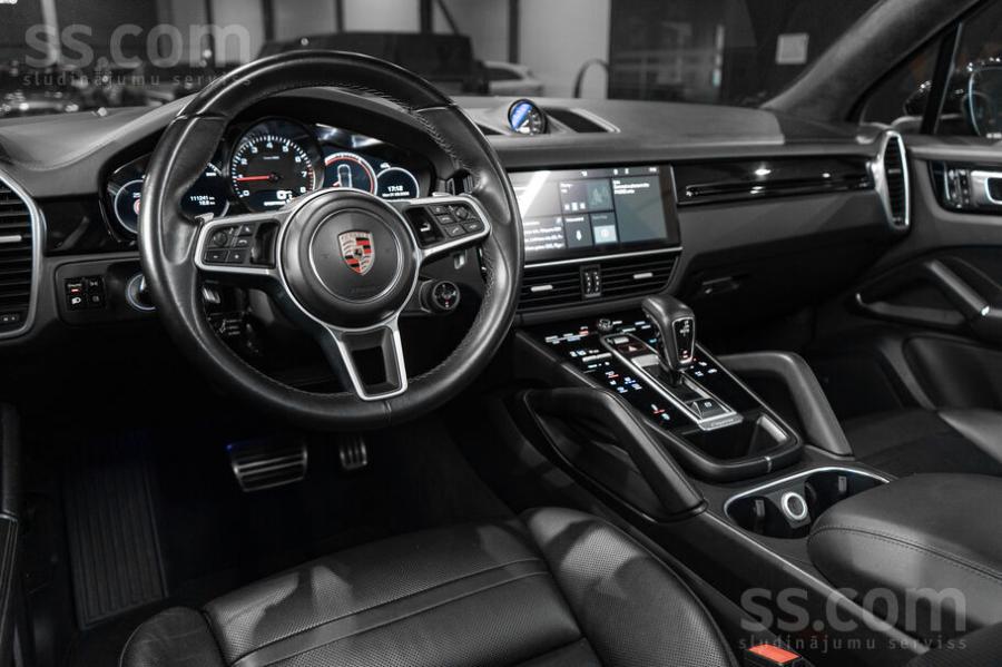 Black Porsche Cayenne 2018 in Riga, with an engine capacity of 2.90 L and mileage of 112 thousand km for 46000 €, photo 10 on AUTOMOTO.COM.LV