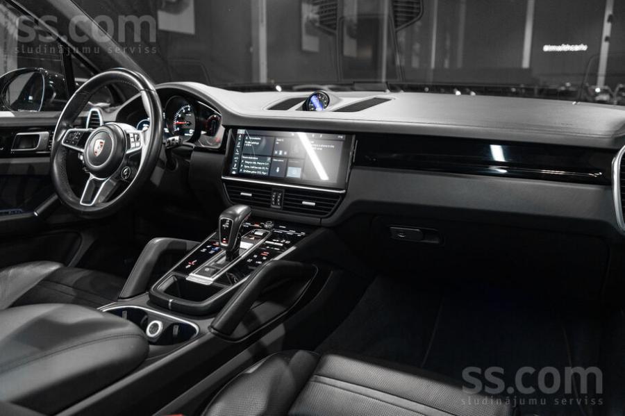 Black Porsche Cayenne 2018 in Riga, with an engine capacity of 2.90 L and mileage of 112 thousand km for 46000 €, photo 12 on AUTOMOTO.COM.LV