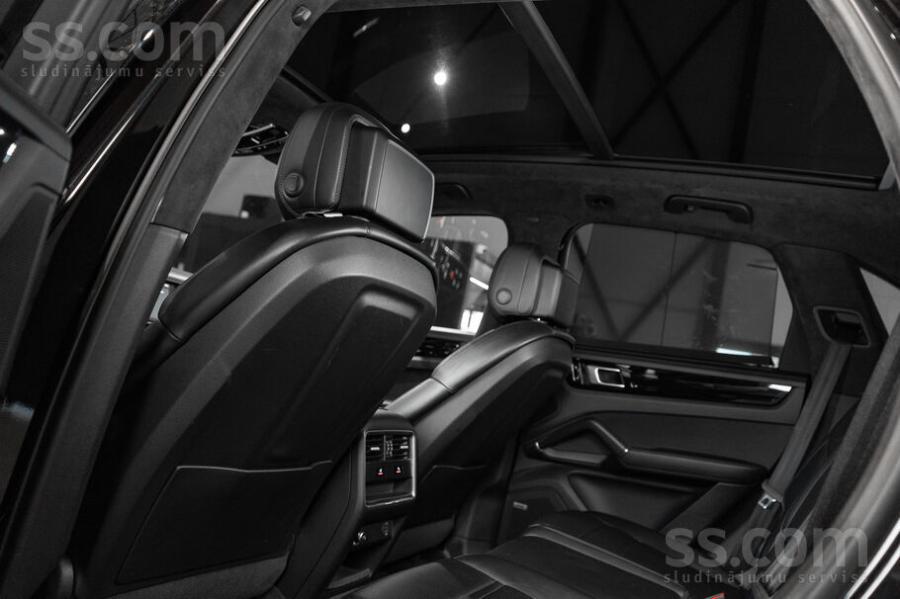 Black Porsche Cayenne 2018 in Riga, with an engine capacity of 2.90 L and mileage of 112 thousand km for 46000 €, photo 13 on AUTOMOTO.COM.LV