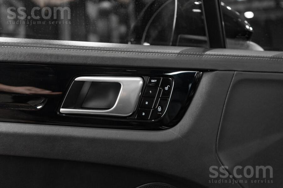Black Porsche Cayenne 2018 in Riga, with an engine capacity of 2.90 L and mileage of 112 thousand km for 46000 €, photo 16 on AUTOMOTO.COM.LV