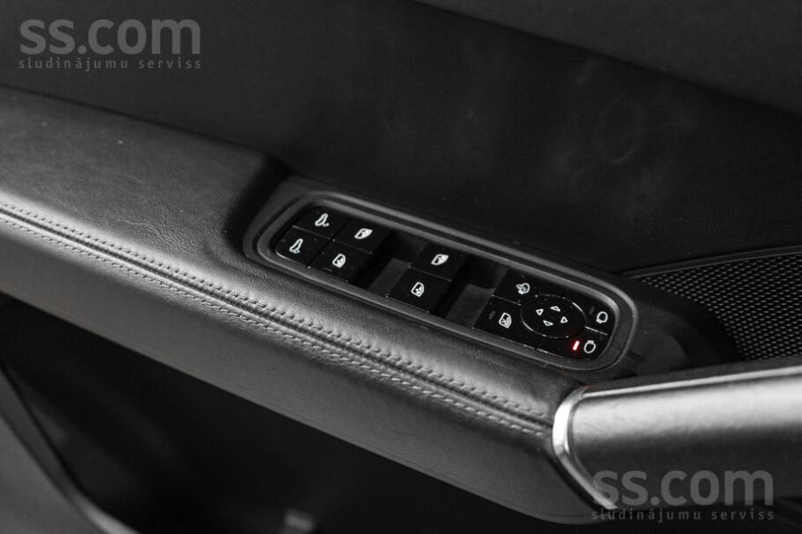 Black Porsche Cayenne 2018 in Riga, with an engine capacity of 2.90 L and mileage of 112 thousand km for 46000 €, photo 17 on AUTOMOTO.COM.LV