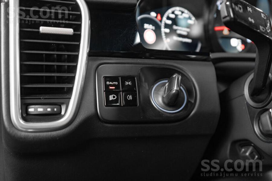 Black Porsche Cayenne 2018 in Riga, with an engine capacity of 2.90 L and mileage of 112 thousand km for 46000 €, photo 19 on AUTOMOTO.COM.LV
