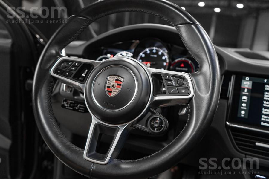 Black Porsche Cayenne 2018 in Riga, with an engine capacity of 2.90 L and mileage of 112 thousand km for 46000 €, photo 21 on AUTOMOTO.COM.LV