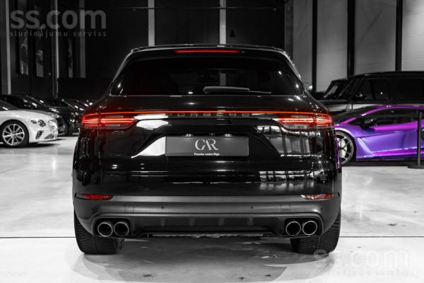 Black Porsche Cayenne 2018 in Riga, with an engine capacity of 2.90 L and mileage of 112 thousand km for 46000 €, photo 6 on AUTOMOTO.COM.LV