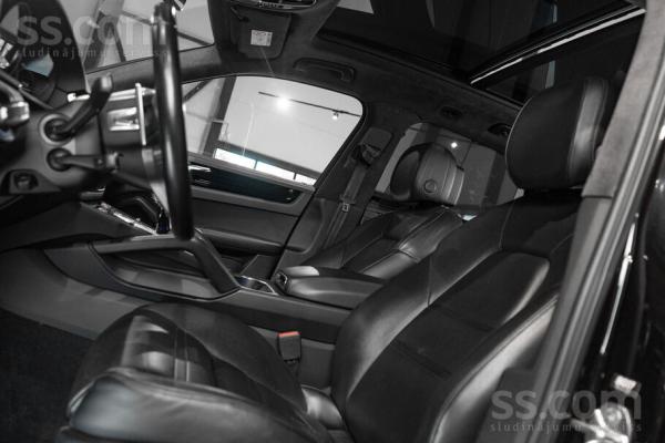 Black Porsche Cayenne 2018 in Riga, with an engine capacity of 2.90 L and mileage of 112 thousand km for 46000 €, photo 9 on AUTOMOTO.COM.LV