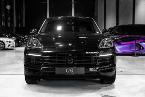 Black Porsche Cayenne 2018 in Riga, with an engine capacity of 2.89 L and mileage of 112 thousand km for 46000 €, photo 3 on AUTOMOTO.COM.LV