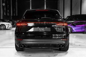 Black Porsche Cayenne 2018 in Riga, with an engine capacity of 2.89 L and mileage of 112 thousand km for 46000 €, photo 6 on AUTOMOTO.COM.LV