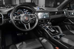 Black Porsche Cayenne 2018 in Riga, with an engine capacity of 2.89 L and mileage of 112 thousand km for 46000 €, photo 10 on AUTOMOTO.COM.LV