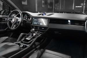 Black Porsche Cayenne 2018 in Riga, with an engine capacity of 2.89 L and mileage of 112 thousand km for 46000 €, photo 12 on AUTOMOTO.COM.LV