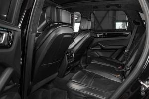 Black Porsche Cayenne 2018 in Riga, with an engine capacity of 2.89 L and mileage of 112 thousand km for 46000 €, photo 13 on AUTOMOTO.COM.LV