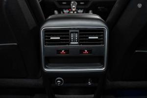 Black Porsche Cayenne 2018 in Riga, with an engine capacity of 2.89 L and mileage of 112 thousand km for 46000 €, photo 15 on AUTOMOTO.COM.LV