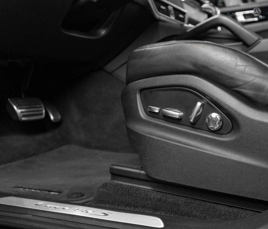 Black Porsche Cayenne 2018 in Riga, with an engine capacity of 2.89 L and mileage of 112 thousand km for 46000 €, photo 19 on AUTOMOTO.COM.LV