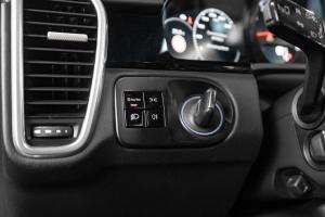 Black Porsche Cayenne 2018 in Riga, with an engine capacity of 2.89 L and mileage of 112 thousand km for 46000 €, photo 20 on AUTOMOTO.COM.LV