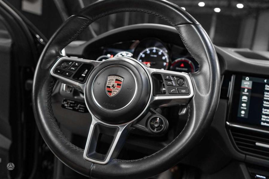 Black Porsche Cayenne 2018 in Riga, with an engine capacity of 2.89 L and mileage of 112 thousand km for 46000 €, photo 22 on AUTOMOTO.COM.LV