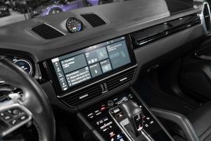 Black Porsche Cayenne 2018 in Riga, with an engine capacity of 2.89 L and mileage of 112 thousand km for 46000 €, photo 26 on AUTOMOTO.COM.LV