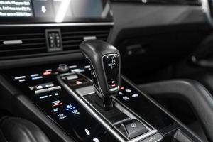 Black Porsche Cayenne 2018 in Riga, with an engine capacity of 2.89 L and mileage of 112 thousand km for 46000 €, photo 30 on AUTOMOTO.COM.LV