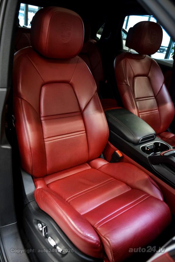 Black Porsche Cayenne 2018 in Tallinn, with an engine capacity of 2.90 L and mileage of 63 thousand km for 54500 €, photo 10 on AUTOMOTO.COM.LV