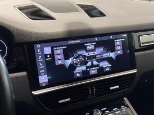 Черный Порше Каен 2018 в Рига, объемом двигателя 2.90 л и пробегом 128 тыс. км за 45990 €, фото 22 на AUTOMOTO.COM.LV