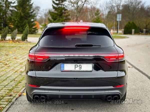 Melns Porsche Cayenne 2019 Kuresāre, ar dzinēja tilpumu 3.00 L un nobraukumu 142 tūkst. km par 59900 €, foto 11 vietnē AUTOMOTO.COM.LV