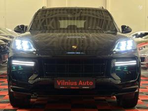 Black Porsche Cayenne 2019 in Vilnius, with an engine capacity of 3.00 L and mileage of 182 thousand km for 49900 €, photo 2 on AUTOMOTO.COM.LV