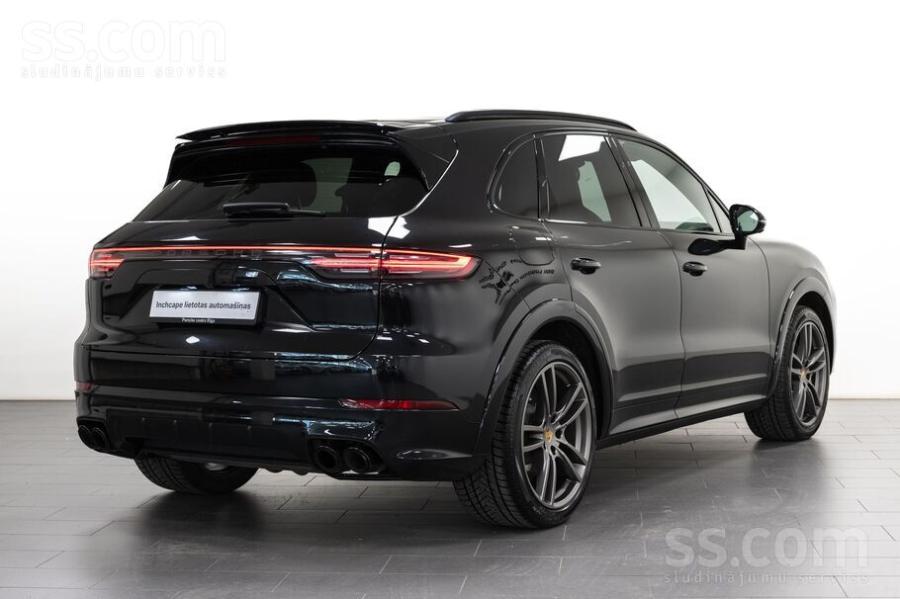 Black Porsche Cayenne 2019 in Riga, with an engine capacity of 4.00 L and mileage of 117 thousand km for 59900 €, photo 2 on AUTOMOTO.COM.LV